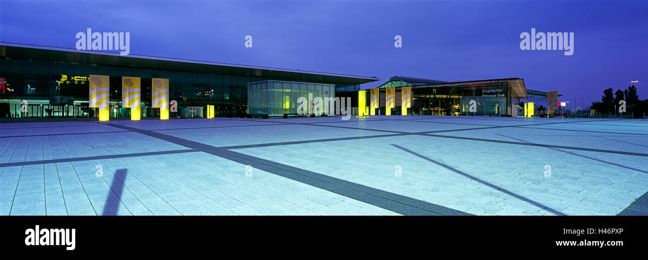 Stuttgart night scene hi-res stock photography and images - Alamy