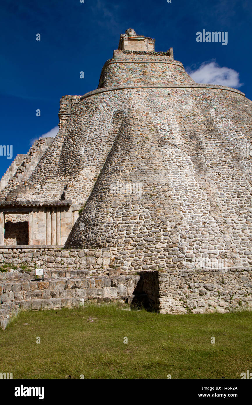 the pyramid of uxmal in yucatan in south of mexico Stock Photo - Alamy