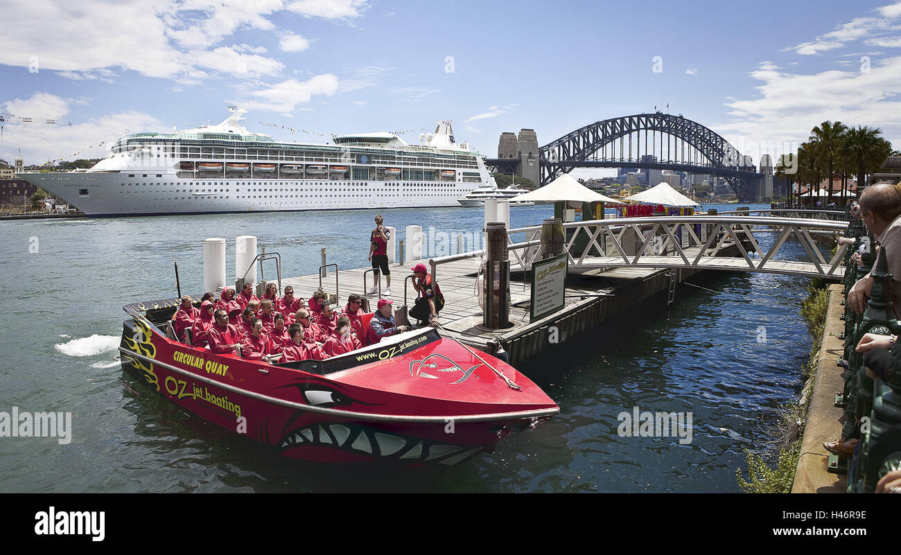 Australia, Sydney, Harbour Bridge, speed boat Stock Photo - Alamy