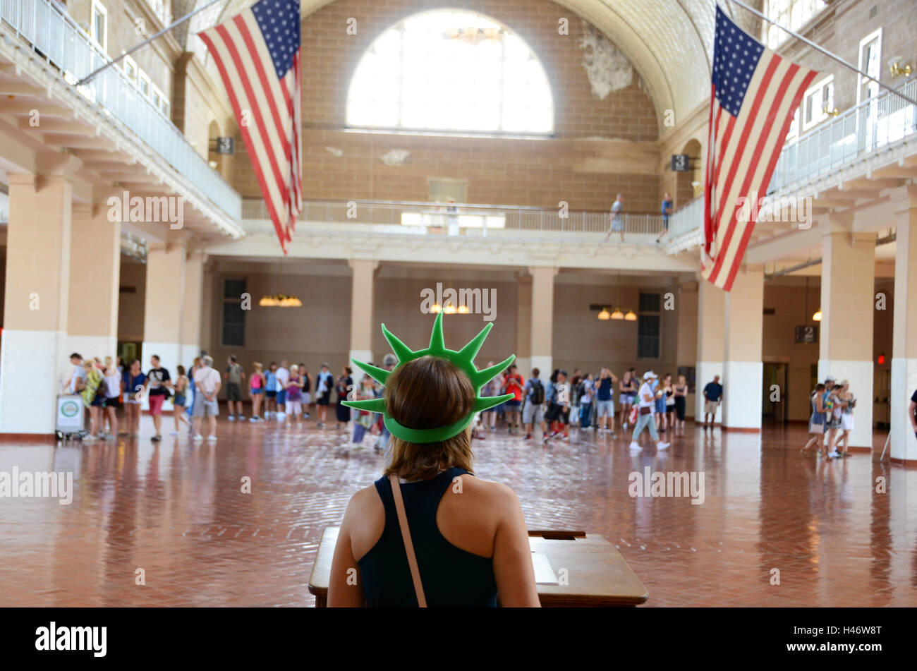 Immigrant processing hi-res stock photography and images - Alamy
