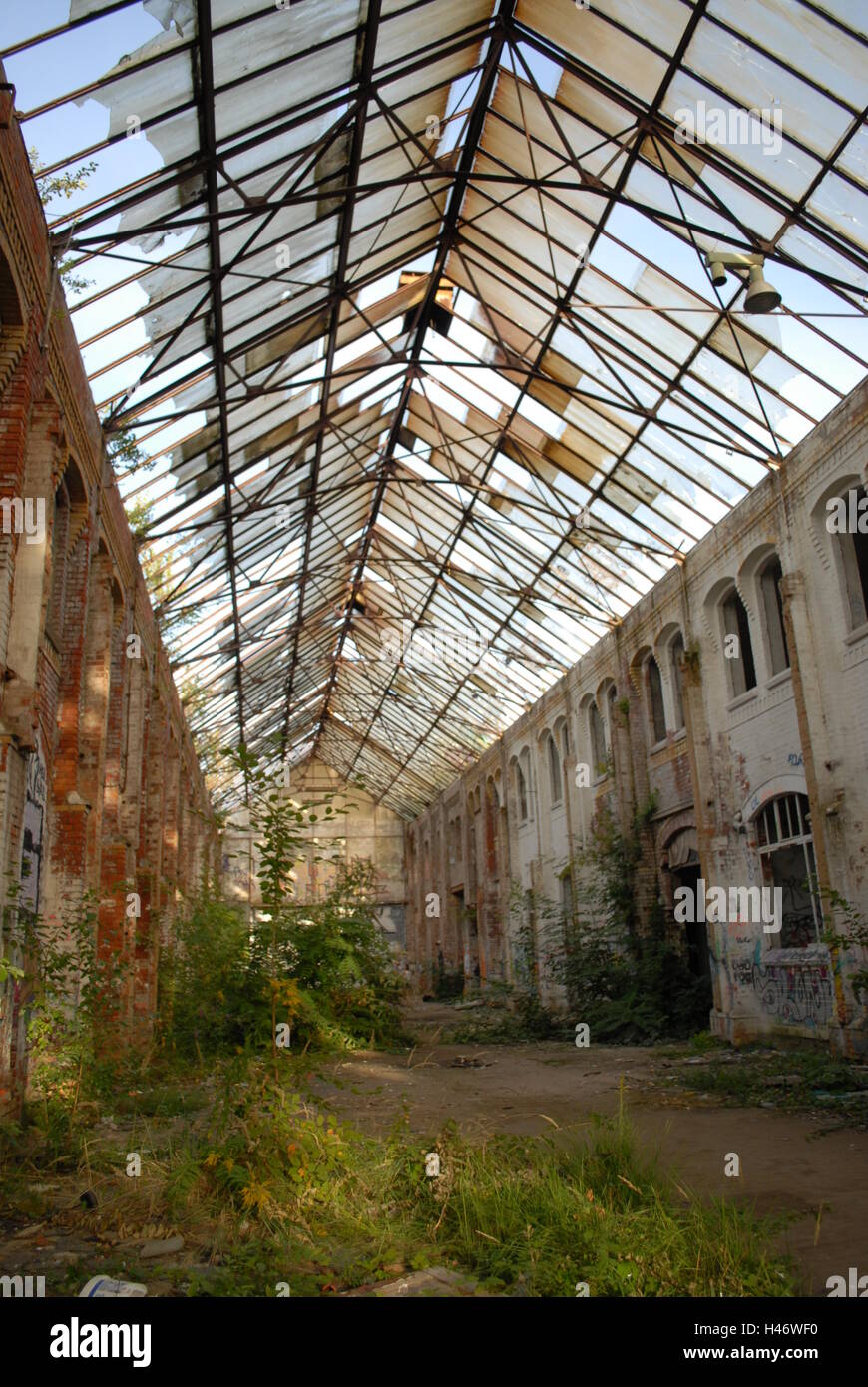 Abandoned warehouse hi-res stock photography and images - Alamy