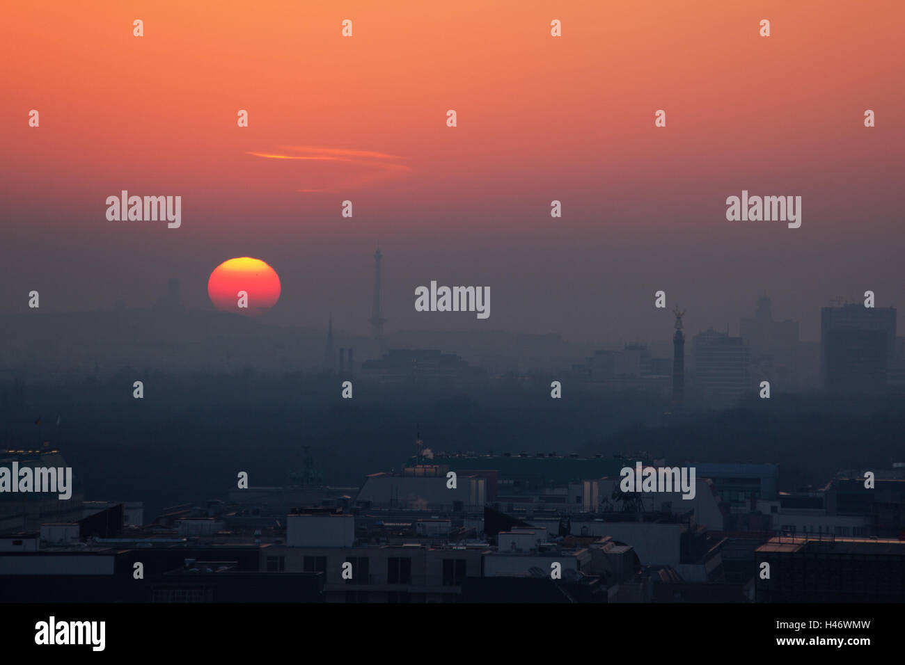 Berlin, sunset, silhouettes Stock Photo - Alamy