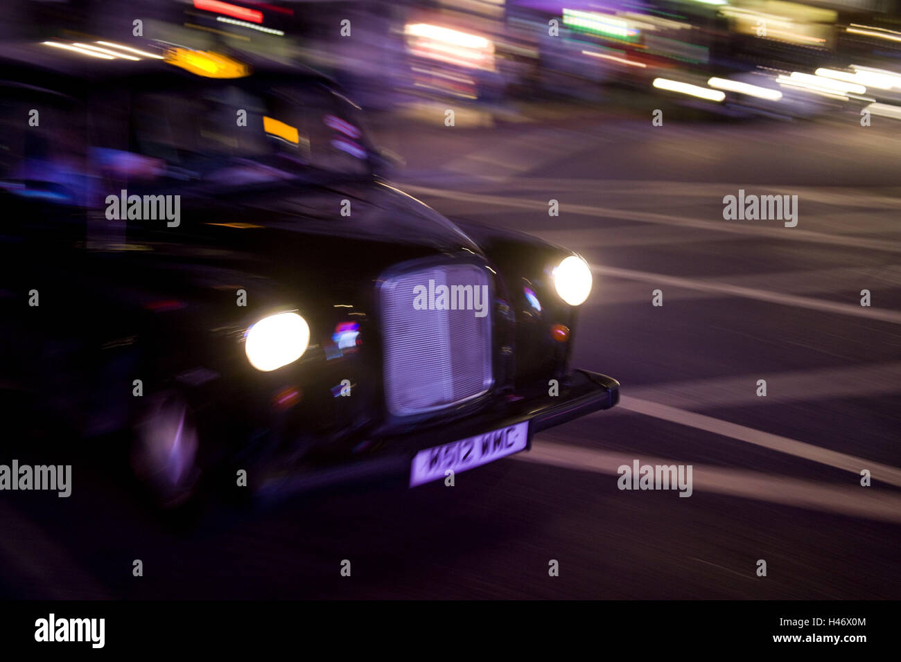 Taxi night uk hi-res stock photography and images - Alamy