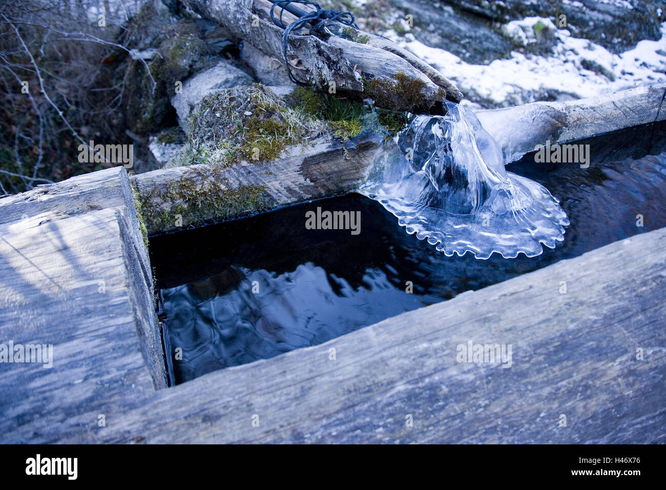 Mountains, wayside, wooden well, detail, water, ice, winter, trunk ...