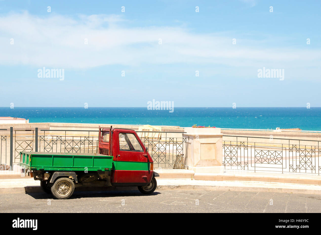Three wheeler van hi-res stock photography and images - Alamy