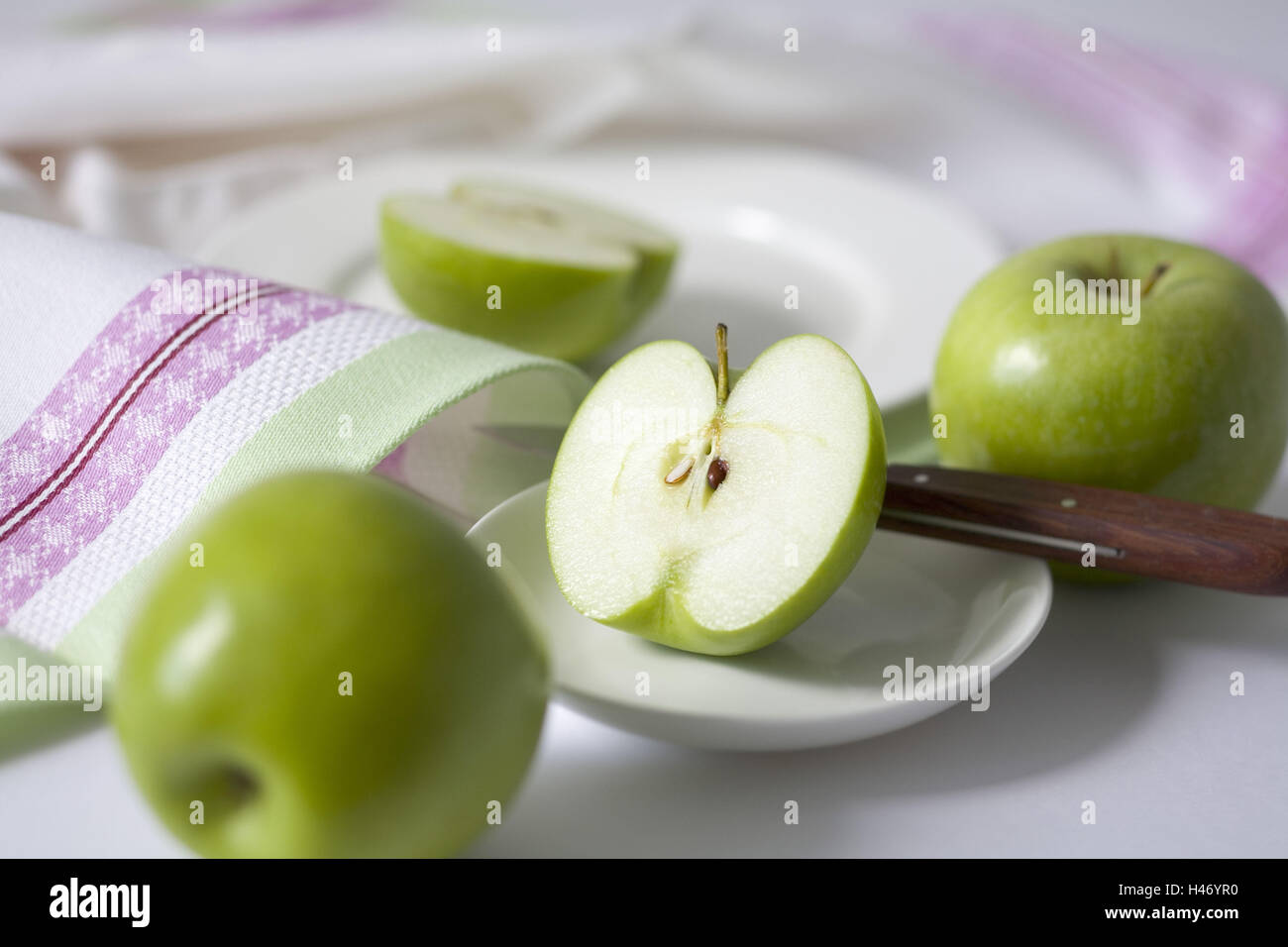 Two apples hi-res stock photography and images - Alamy
