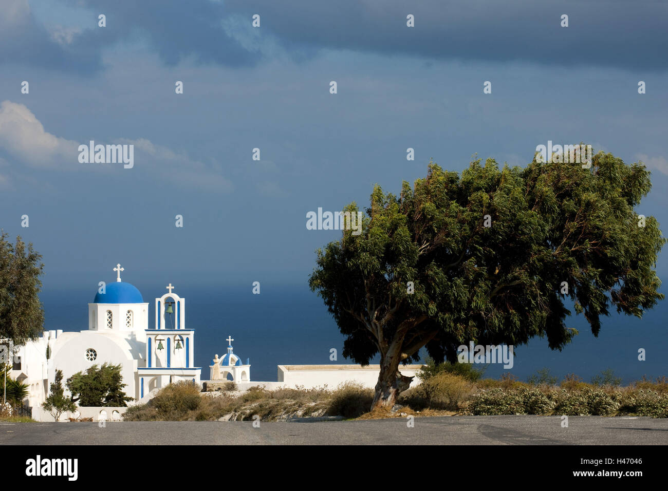 Greece, the Cyclades, Santorini, Exo Gonia, church Stock Photo - Alamy