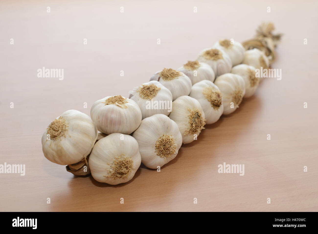 Garlic, Allium sativum, garlic plait, Spain Stock Photo - Alamy