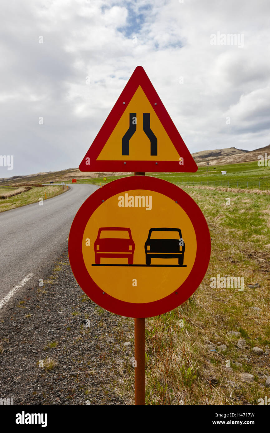 No overtaking signs hi-res stock photography and images - Alamy