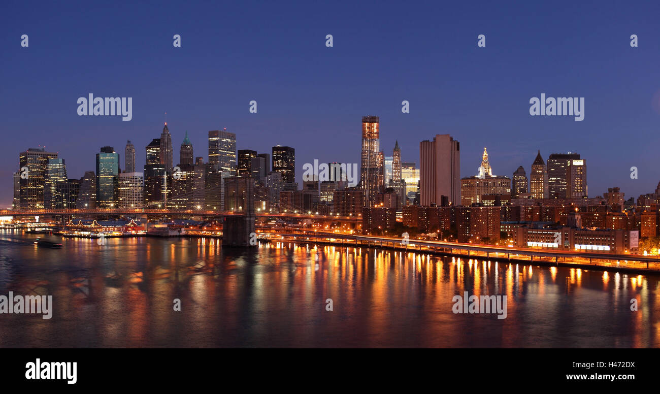 The USA, New York city, Manhattan, skyline, Brooklyn Bridge, daybreak ...