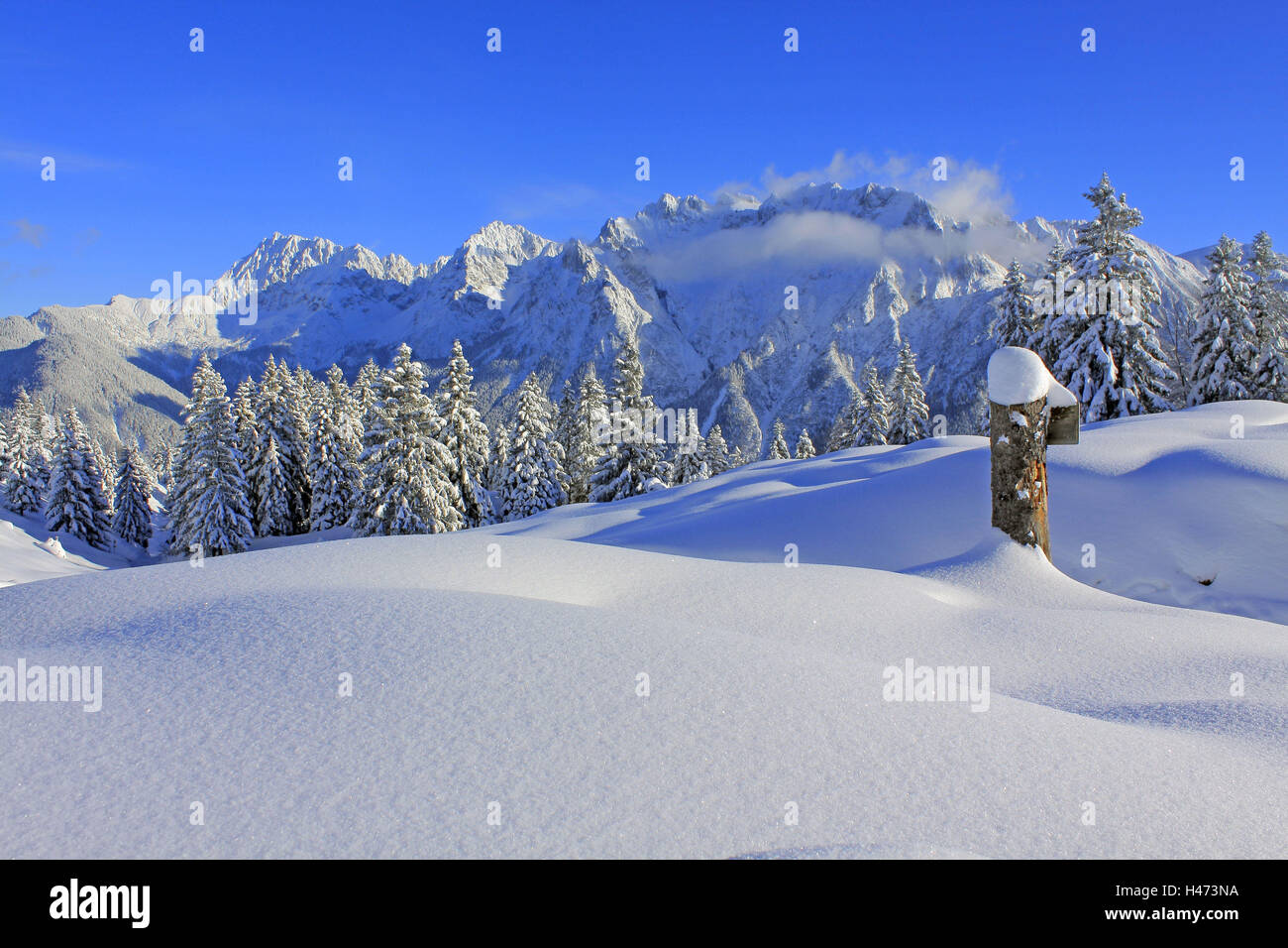 Germany, Upper Bavaria, Mittenwald, Kranzberg, view Karwendel, winter ...