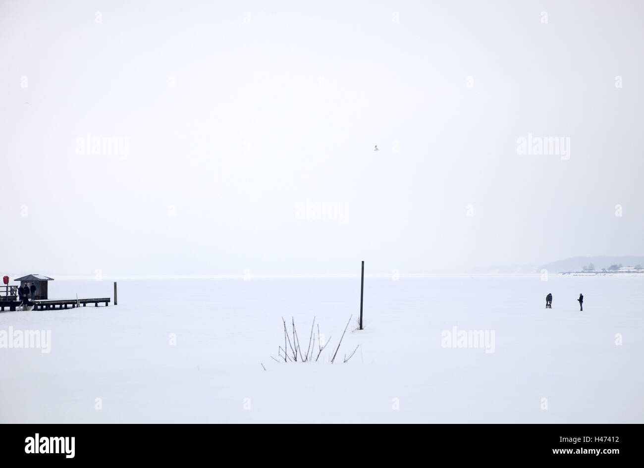 Snow surface, walkers, winter Stock Photo - Alamy