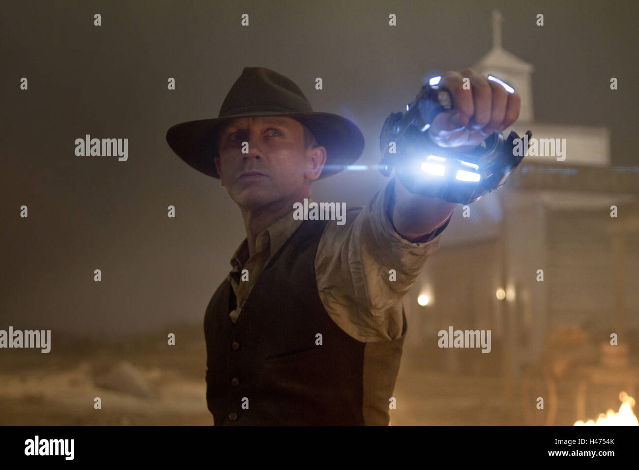 COWBOYS AND ALIENS (2011) DANIEL CRAIG JON FAVREAU (DIR) MOVIESTORE ...