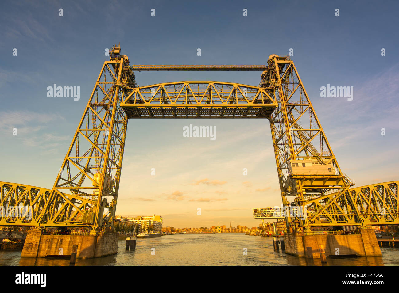 Old steel railway bridge. Rotterdam, The Netherlands Stock Photo - Alamy