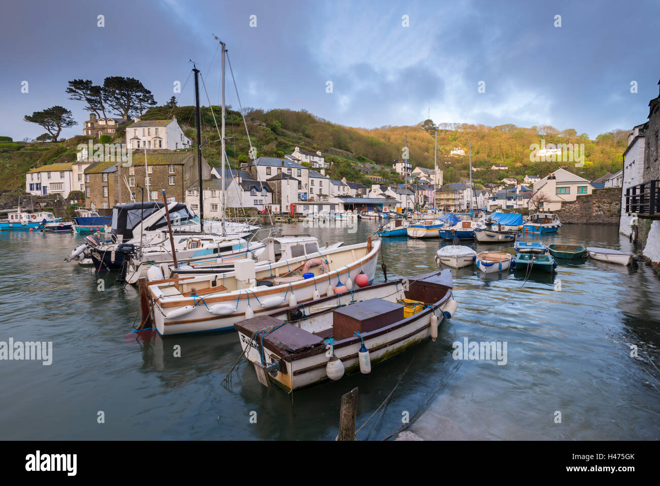 Polperro harbour hi-res stock photography and images - Alamy