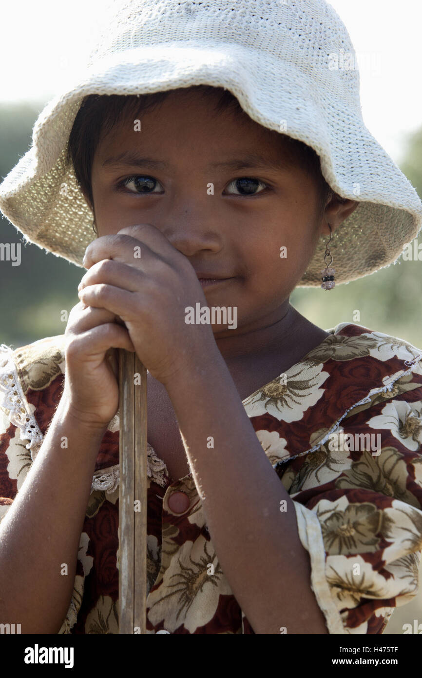 Myanmar girl hi-res stock photography and images - Alamy