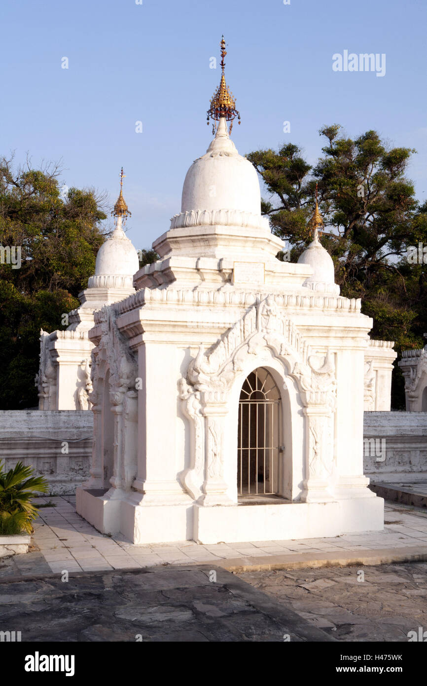 Myanmar, pagodas with the stone tables of the teaching Buddhas Stock ...