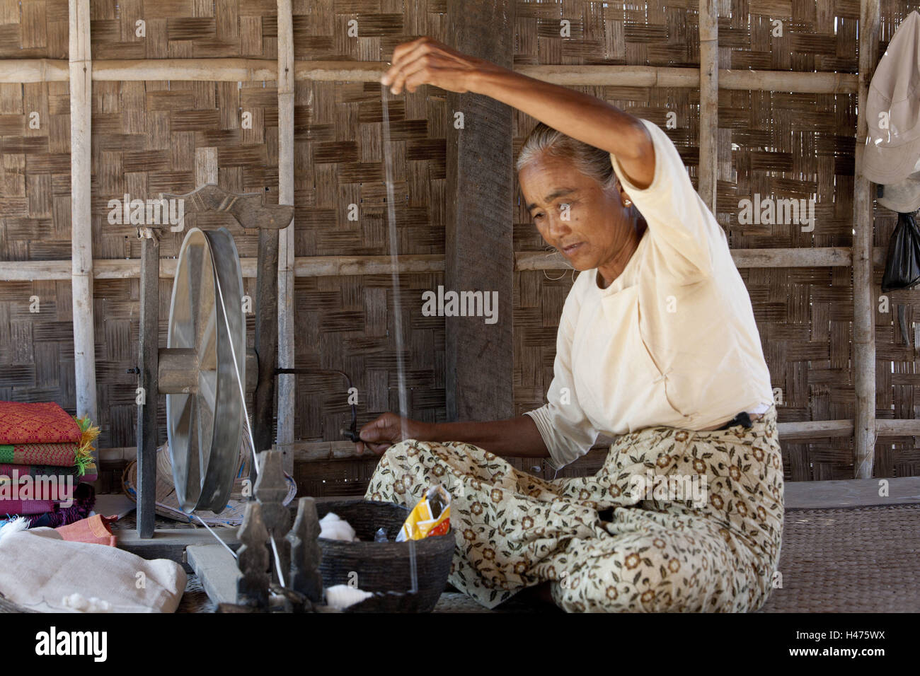 Myanmar, Burmese at the spinning wheel Stock Photo - Alamy