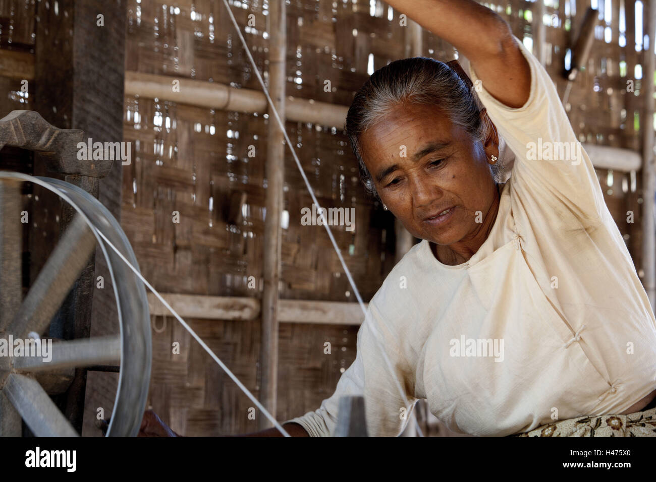 Myanmar, Burmese at the spinning wheel Stock Photo - Alamy