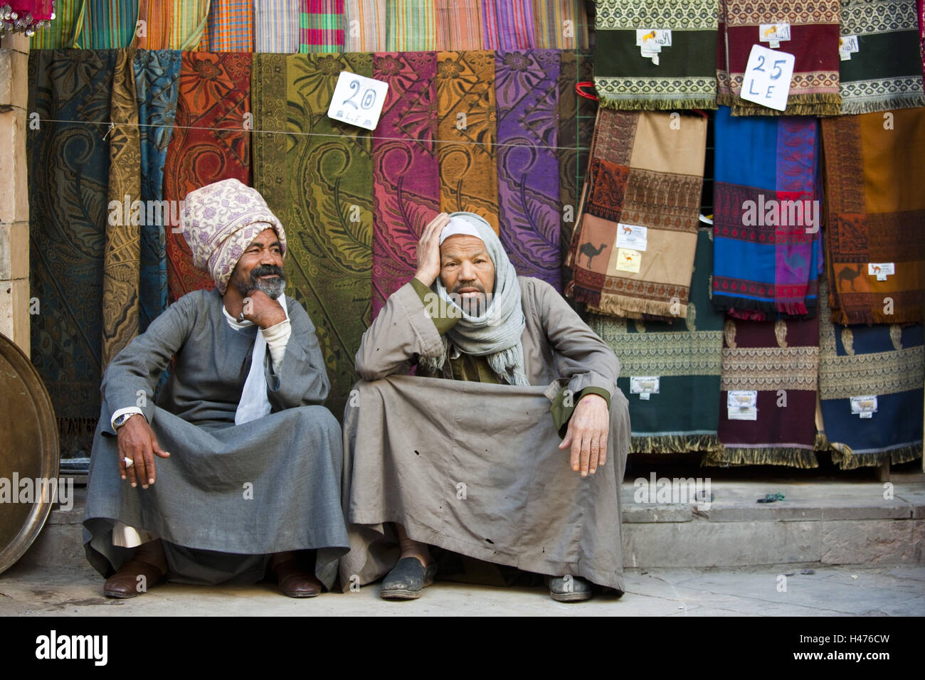 Galabeya hi-res stock photography and images - Alamy