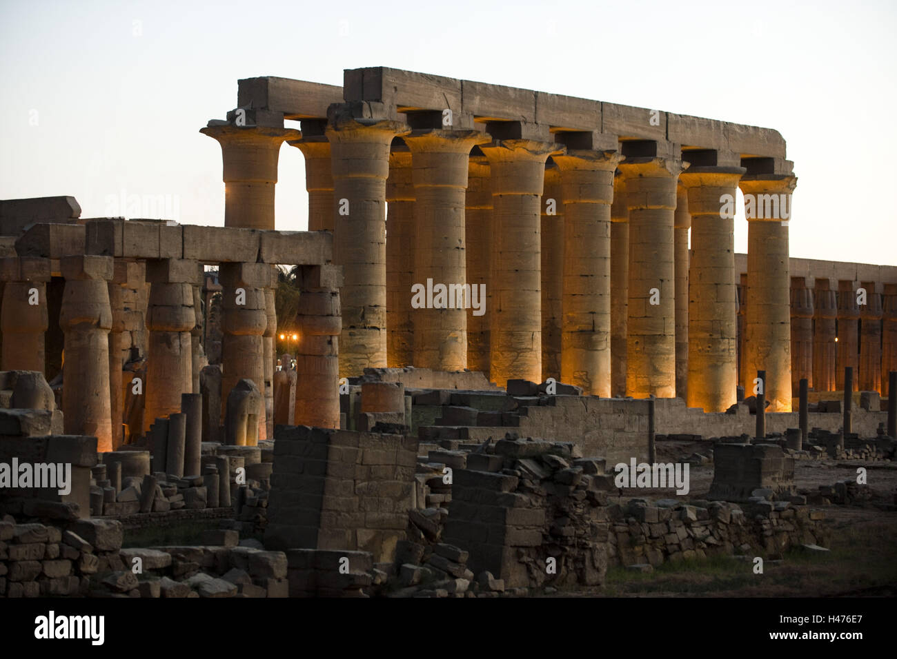 Egypt, Luxor, Luxor temple, pillar colonnade the west Stock Photo - Alamy