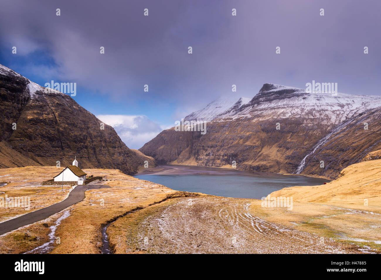Idyllic grass roofed church in picturesque Saksun, Faroe Islands ...