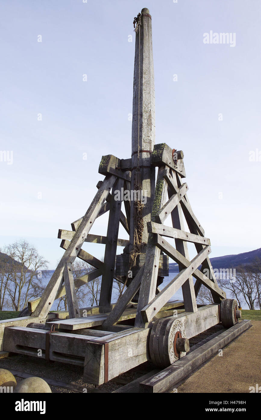 Scotland, Urquhart Castle, hole Ness, catapult, throw machine, siege ...