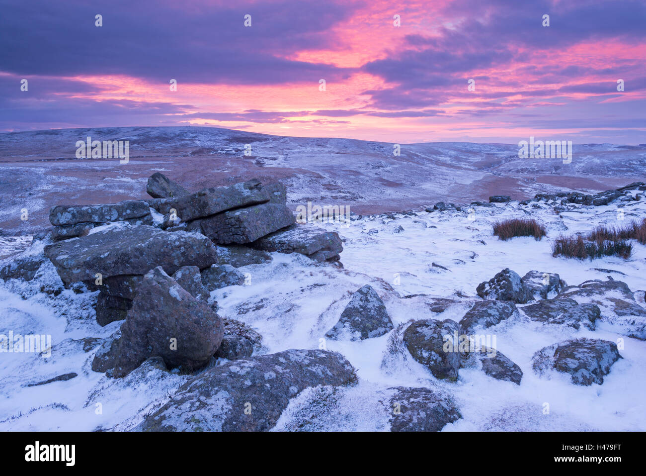 Beautiful sunrise over a frozen and snow covered Belstone Tor, Dartmoor ...