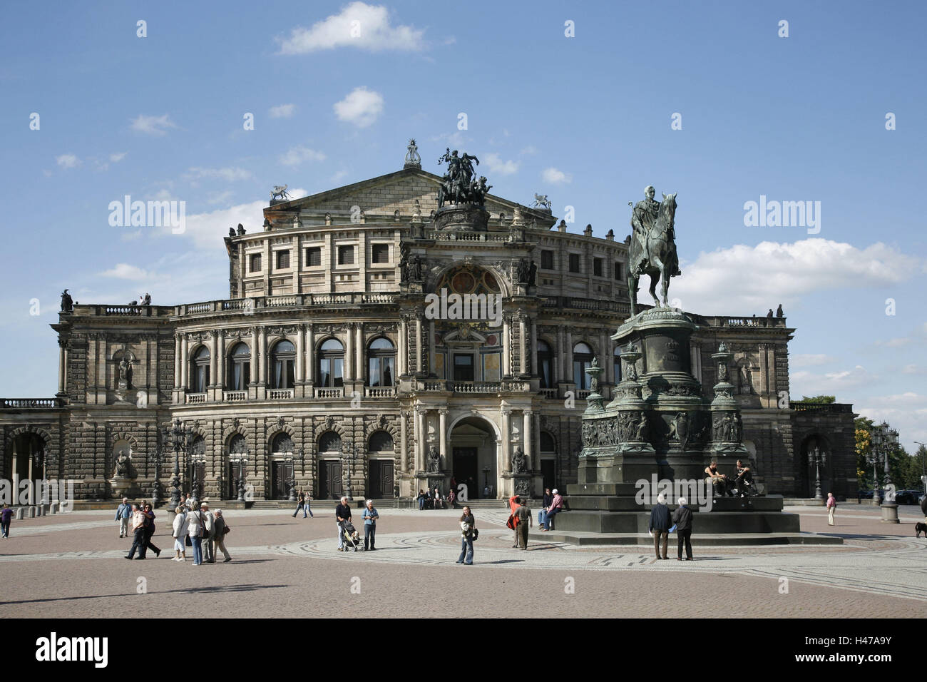 Opera semperoper architecture city hi-res stock photography and images ...