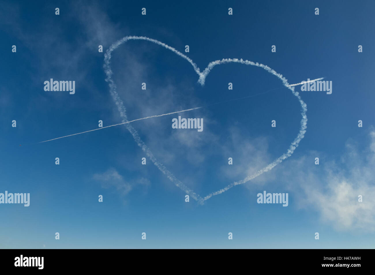 The classic heart-and-spear formation from three of the Red Arrows ...