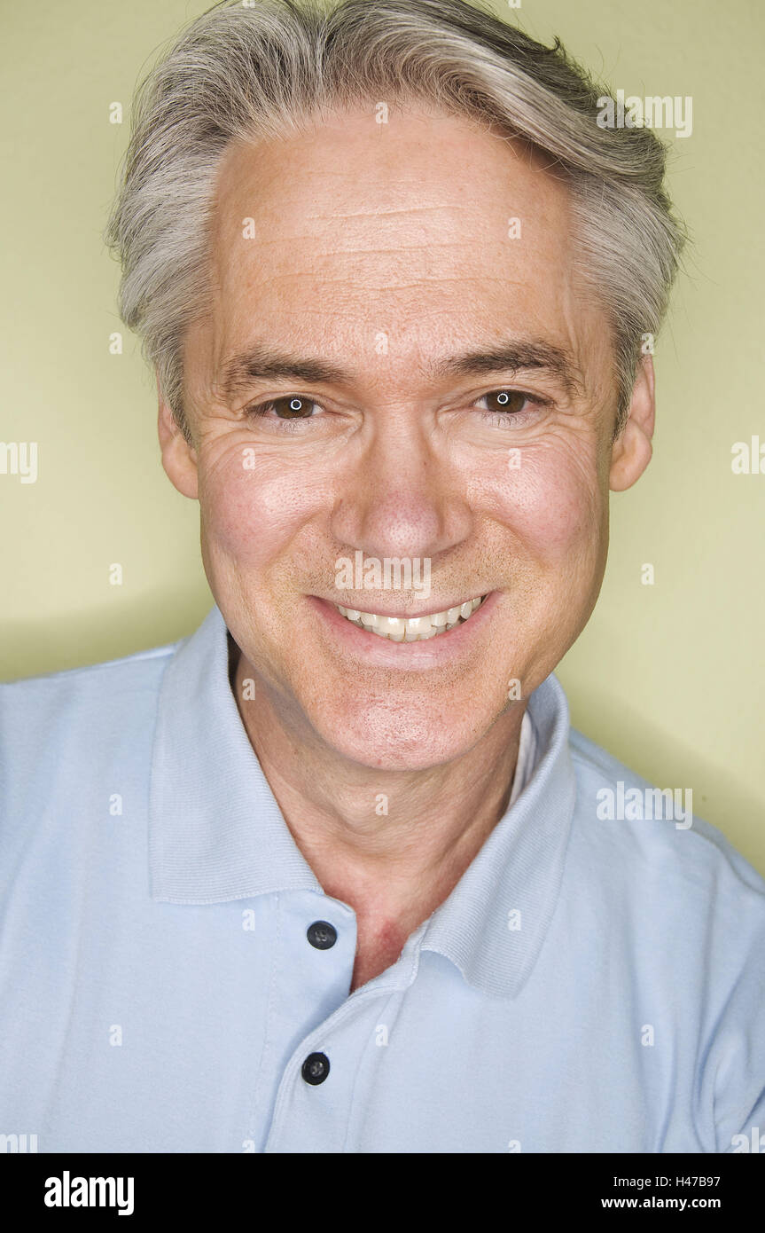 Man, middle age, smile, portrait Stock Photo - Alamy