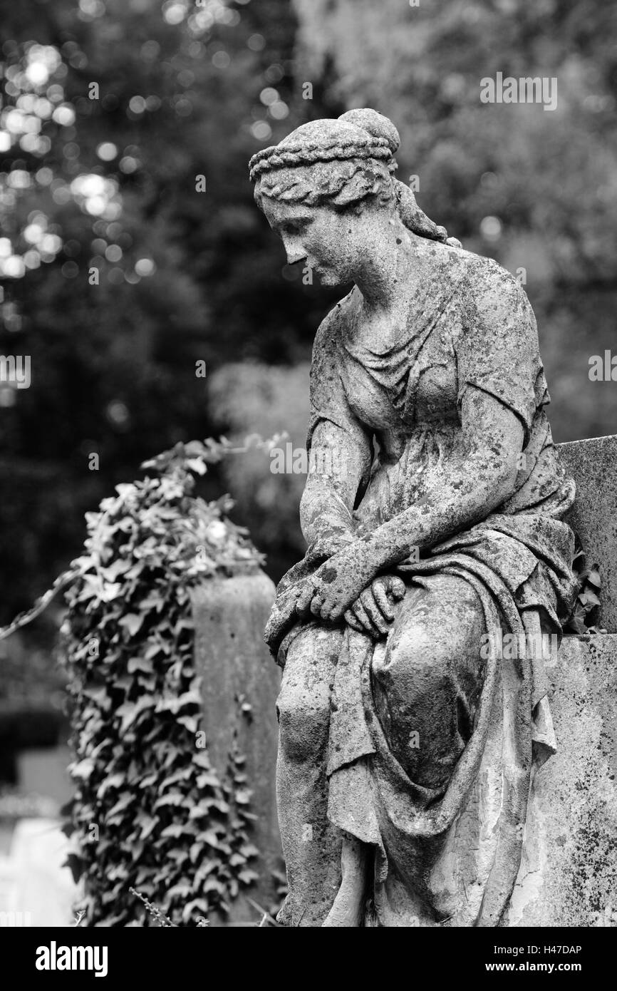 grave yard, grave, statue, female, s/w Stock Photo - Alamy