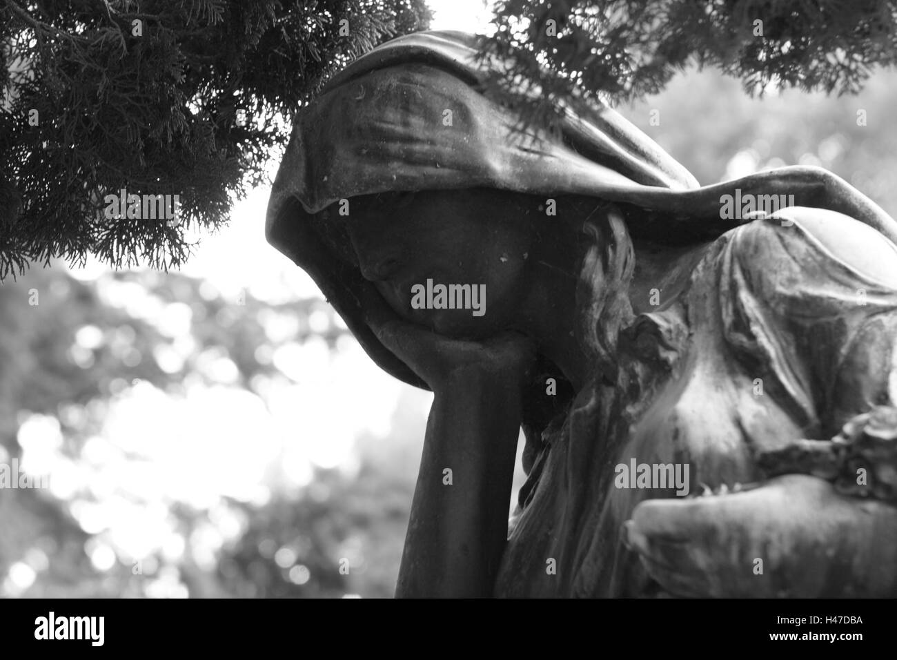 grave yard, grave, statue, female, detail, s/w Stock Photo - Alamy