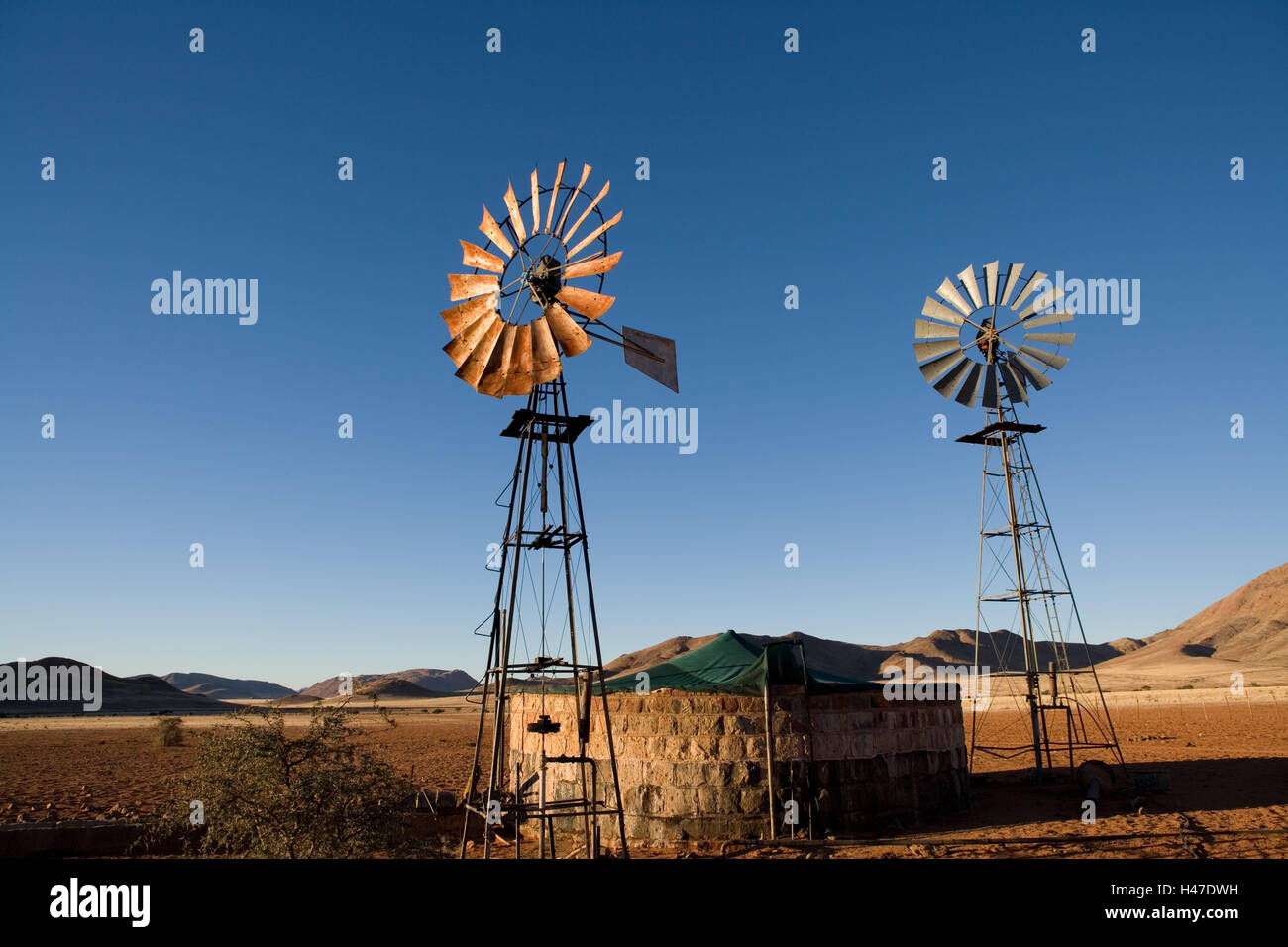 Wind pump namibia hi-res stock photography and images - Alamy