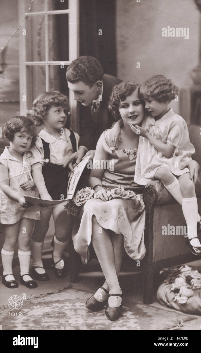 Nostalgic family hi-res stock photography and images - Alamy