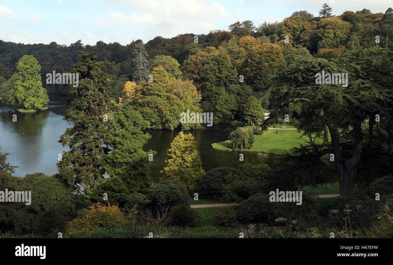 Autumn colours on display stourhead hi-res stock photography and images ...