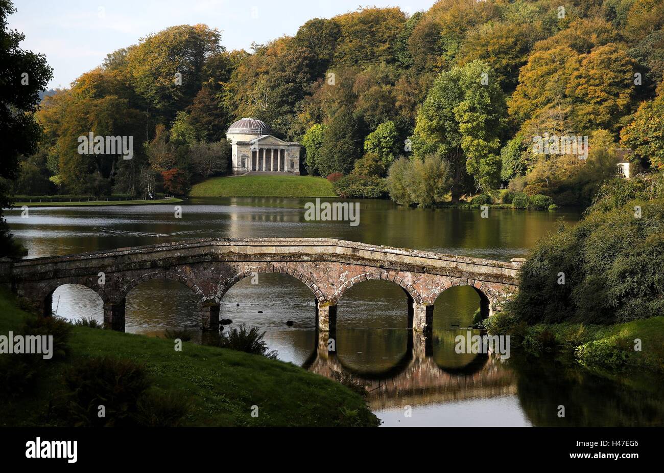 Autumn colours on display stourhead hi-res stock photography and images ...