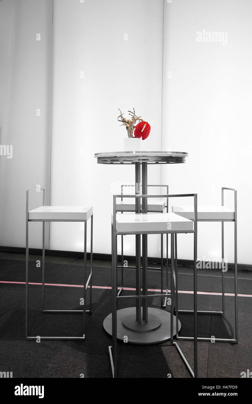 Bistro table and chairs hi-res stock photography and images - Alamy