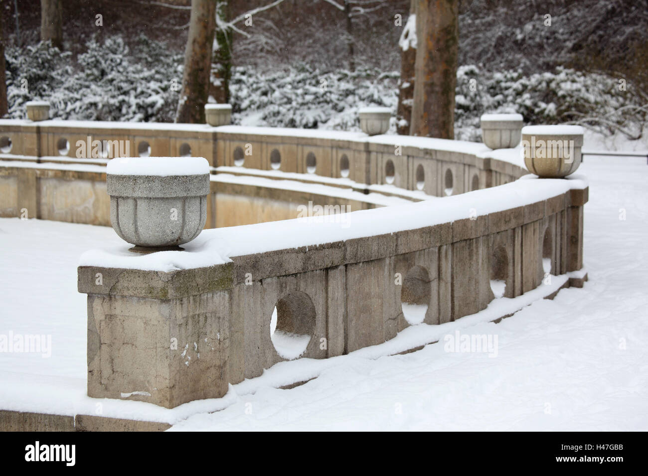 Defensive wall being snowing hi-res stock photography and images - Alamy