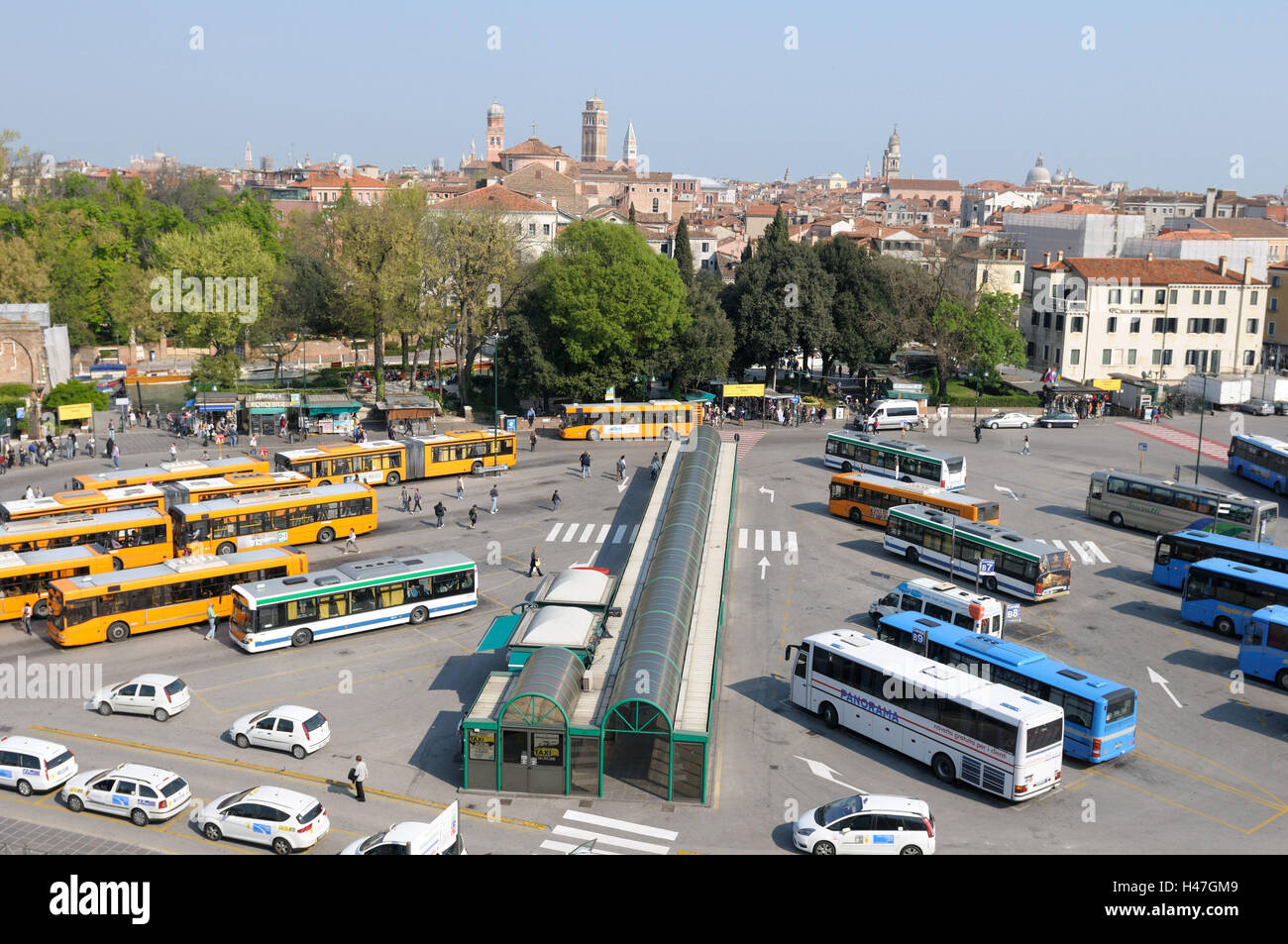 Bus parking hi-res stock photography and images - Alamy