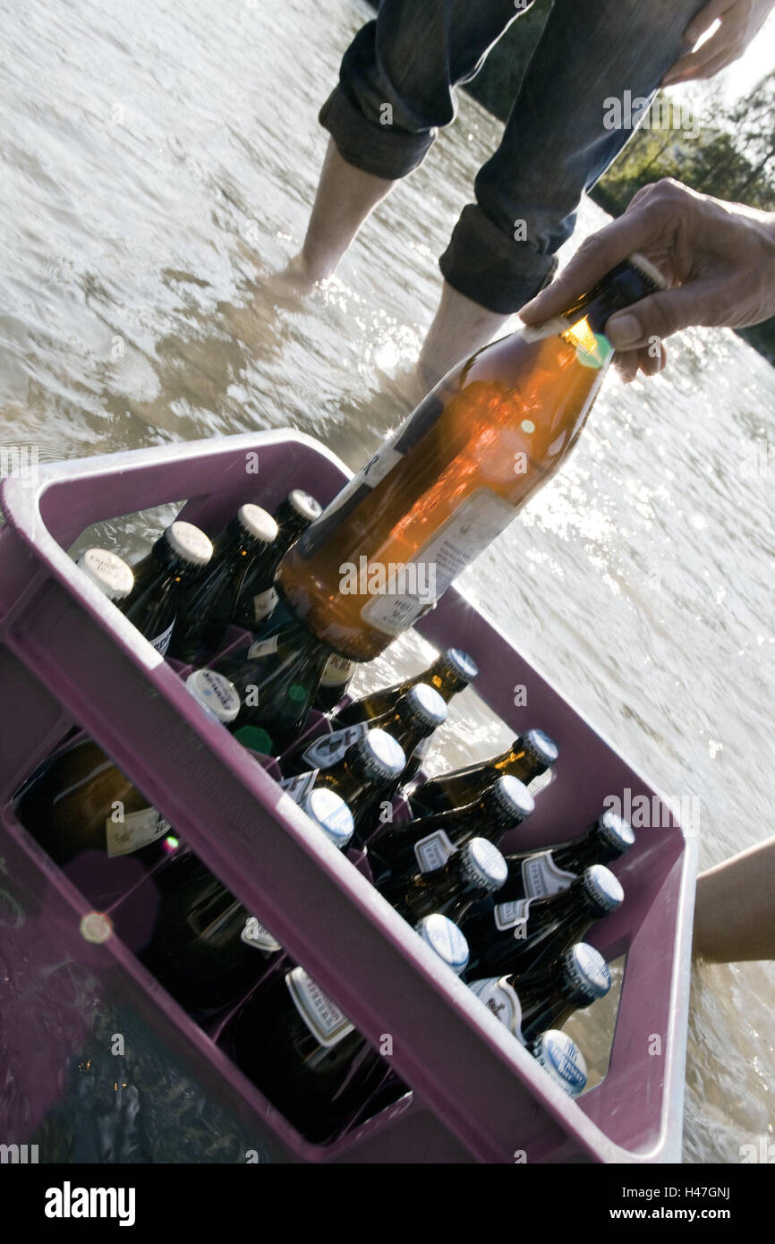 Beer crate, cooling, water Stock Photo - Alamy