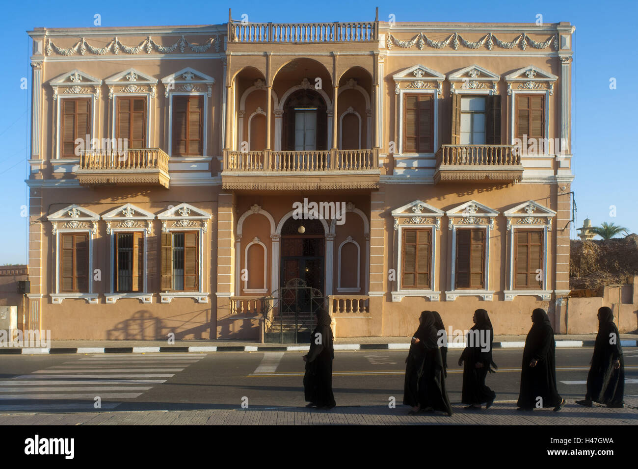 Egypt, Luxor, house in the Corniche Stock Photo - Alamy
