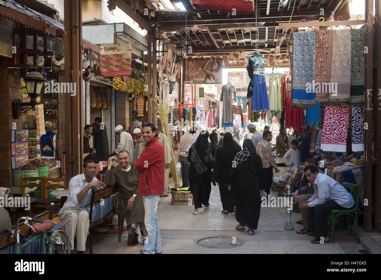 Egypt, Luxor, in the tourist bazaar Stock Photo - Alamy