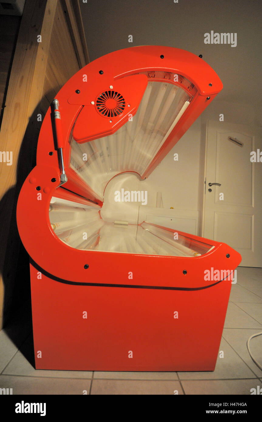 Braunungsliege hi-res stock photography and images - Alamy