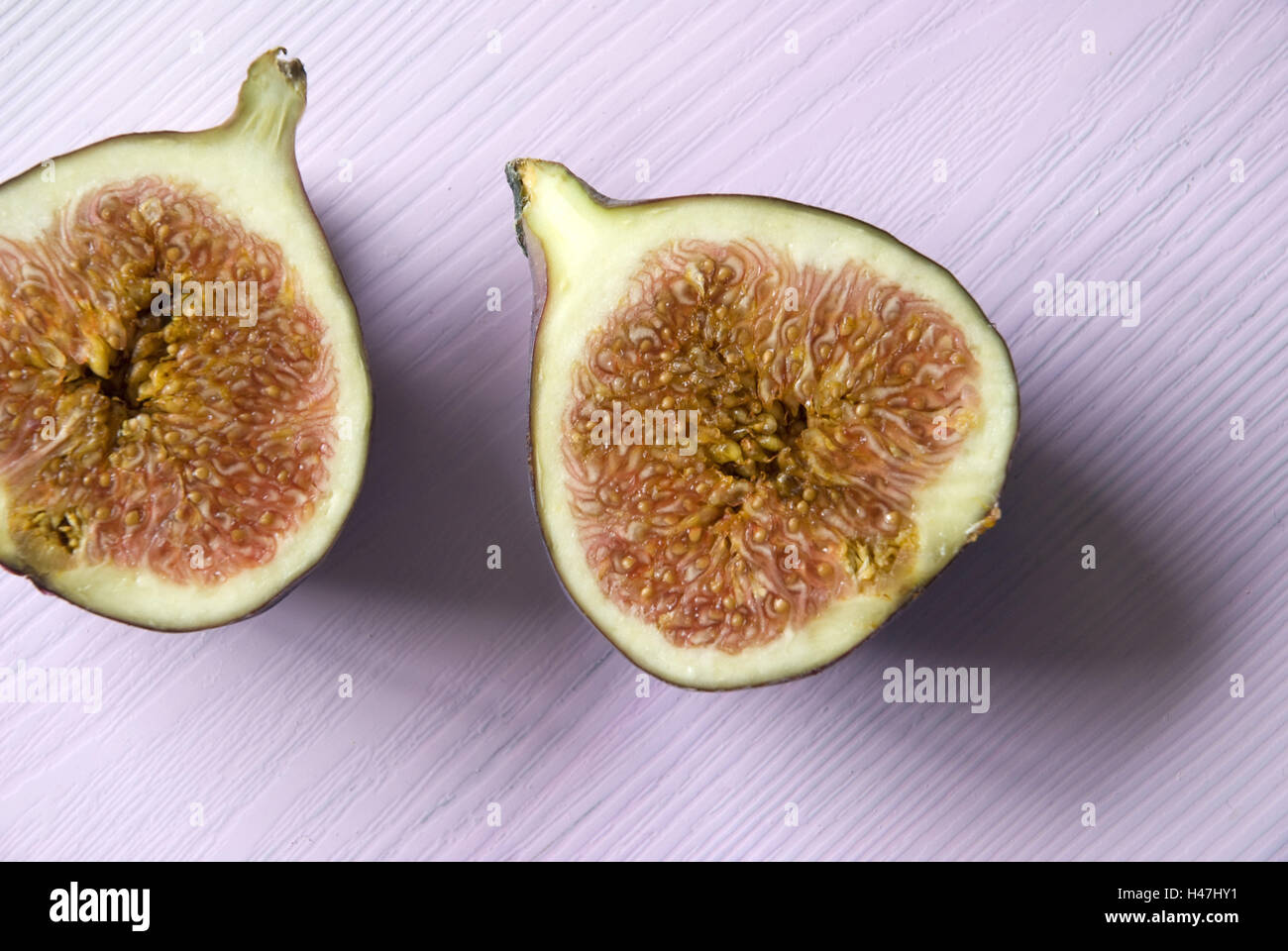 Cut open fig Stock Photo - Alamy