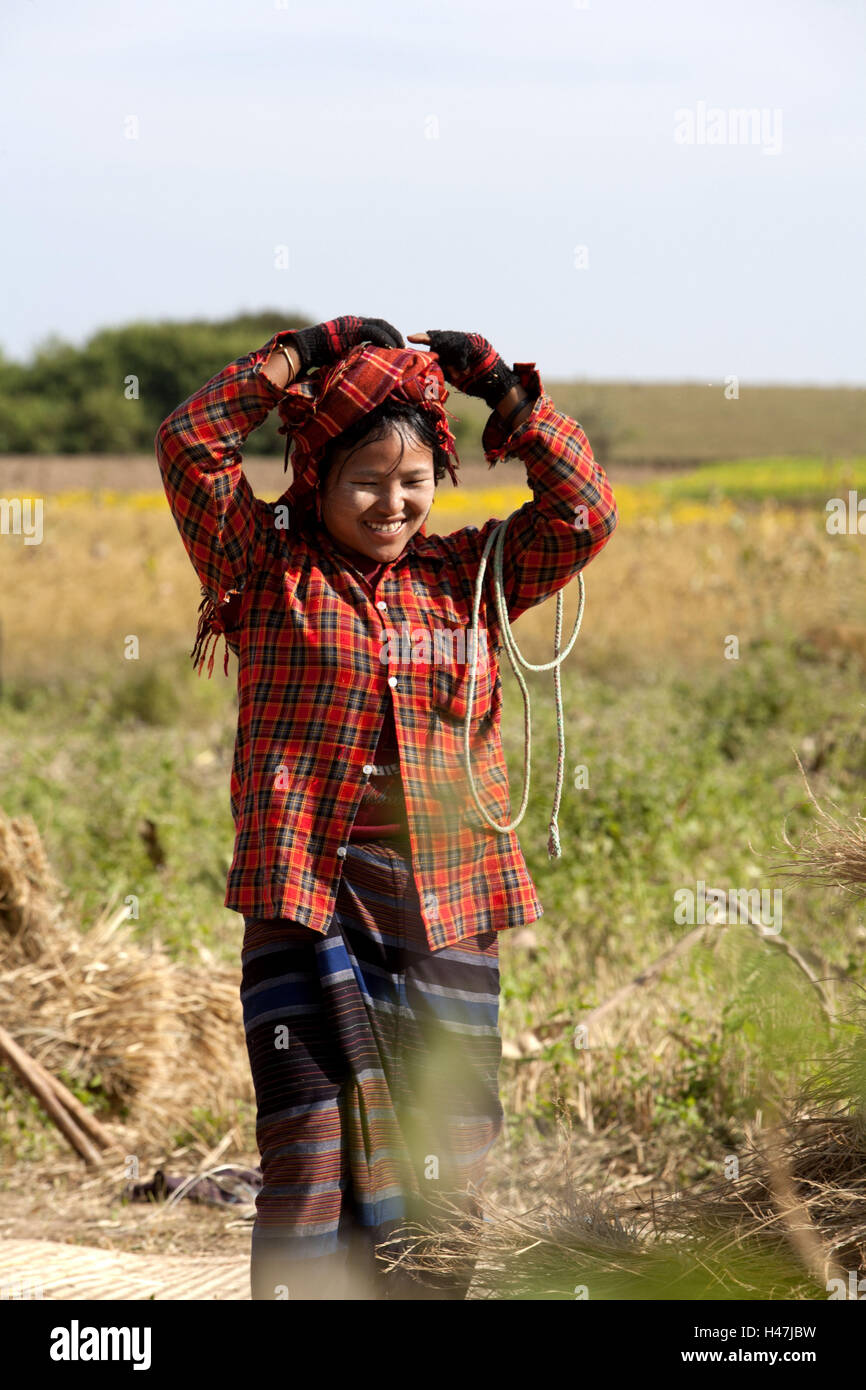 Myanmar, agricultural laborer with the dry travel harvest Stock Photo ...