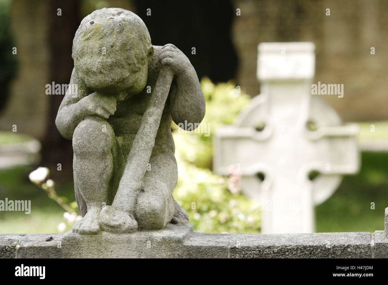 Mourning Boy Statue High Resolution Stock Photography and Images - Alamy