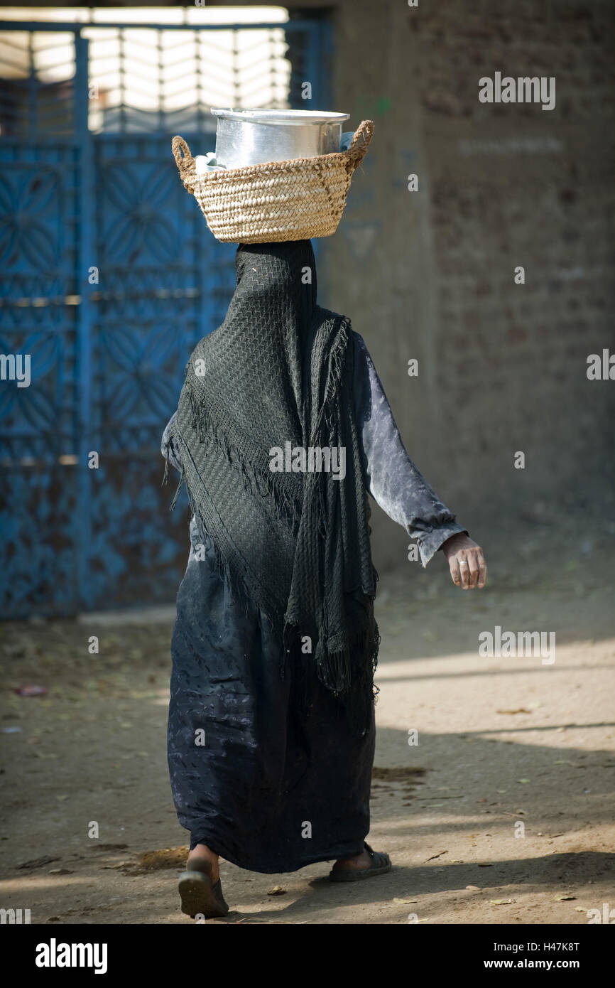 Egypt, woman in the Coptic village Garagos, to the north Luxor Stock ...