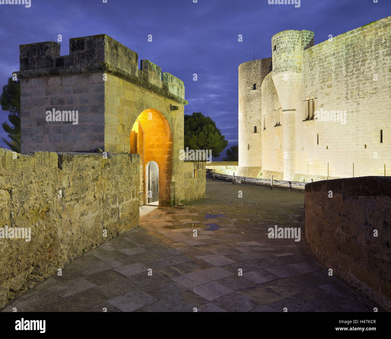 Palma de majorca castle hi-res stock photography and images - Alamy