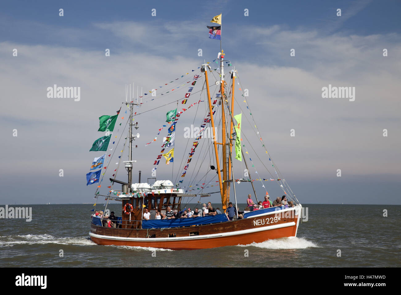 Cutter regatta in Neuharlingersiel Stock Photo - Alamy